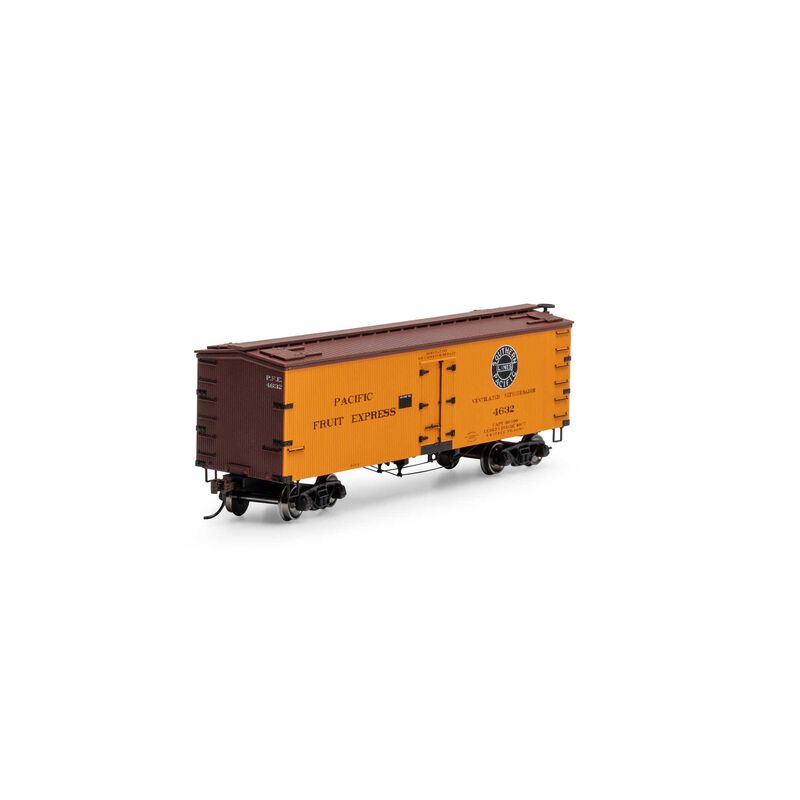 HO 36' Wood Reefer, PFE #4632 Model Train | Athearn